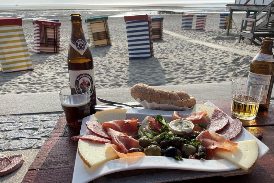 HERZ­LICH WILL­KOMMEN IM APART­HOTEL DOMIZIL & HUUS MÖVCHEN - ÜBER BORKUM
